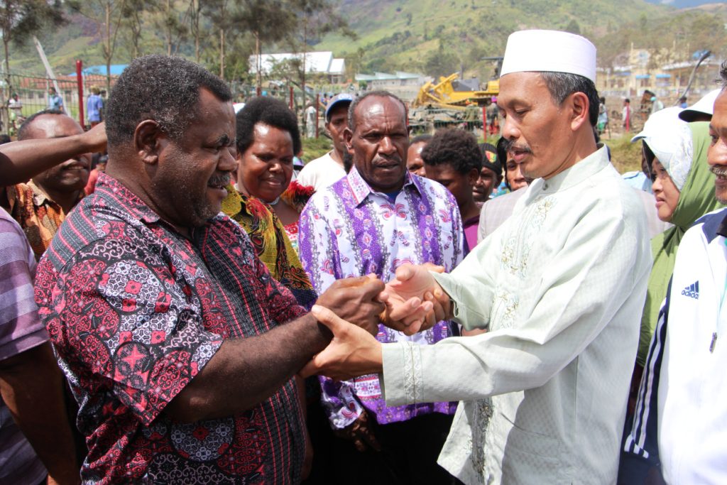 Lukas Enembe: Sosok Pluralis Penjaga Harmoni Keber-agama-an Papua ...